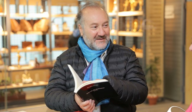 Poeta nacional Theodoro Elssaca visita El Cairo - Chile en el Exterior