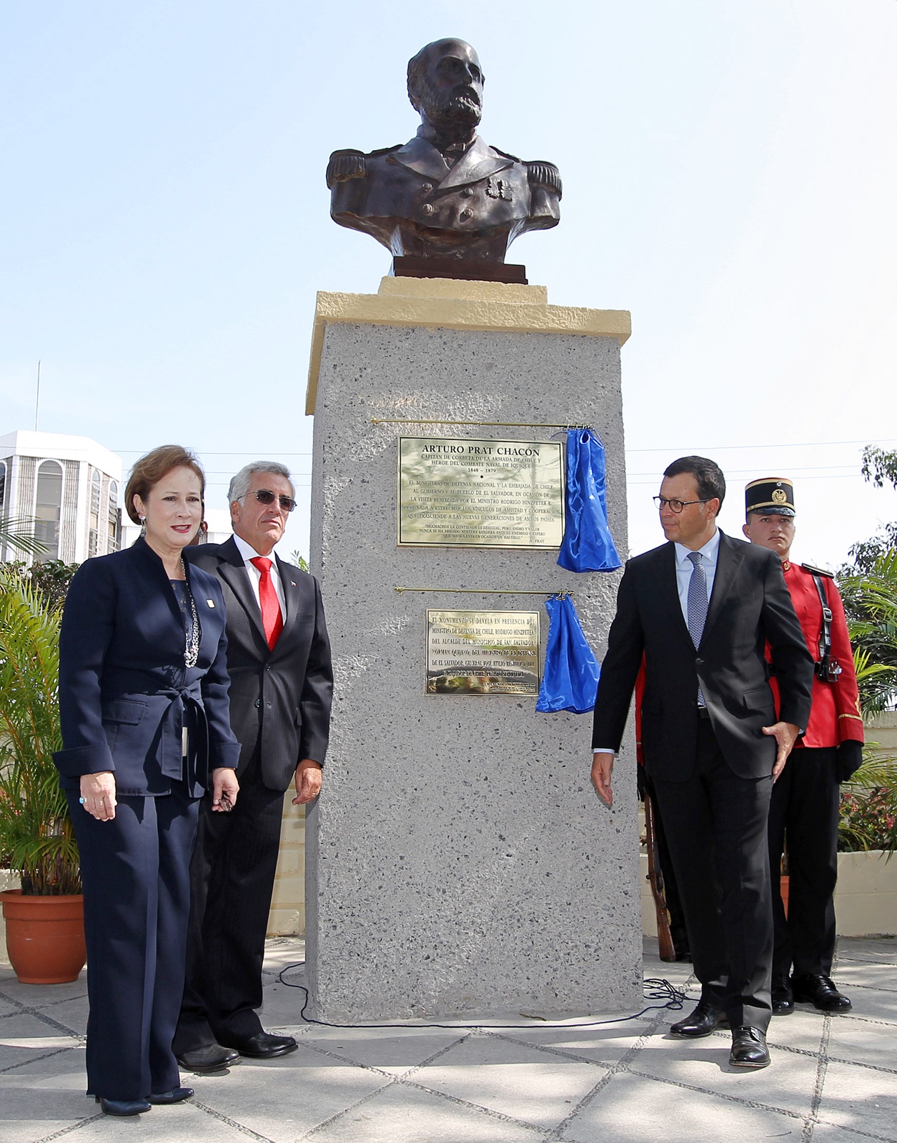 Colocan busto de Arturo Prat en Plaza Chile de San Salvador - Chile en ... Colocan busto de Arturo Prat en Plaza Chile de San Salvador - Chile en ...
