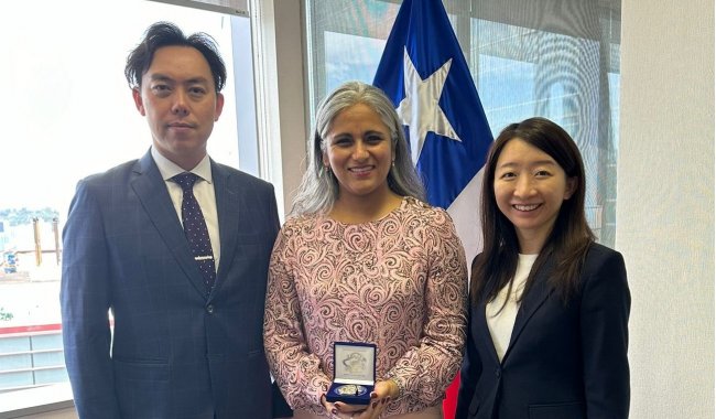 Cónsul General de Chile recibe visita de oficiales de la Fuerza de ...
