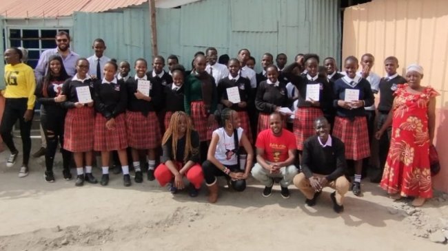Embajada de Chile en Kenia continúa con campaña de difusión e libros de ...